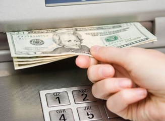 Comisioanele băncilor pentru retragerea numerarului de la bancomat și vizualizarea soldului la ...