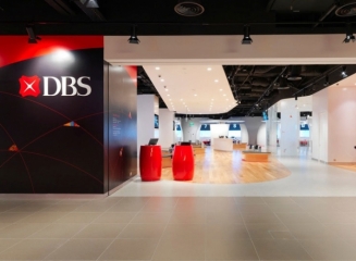 Filiala fanion a DBS (Singapore): iPad-uri, rânduri și formulare ...