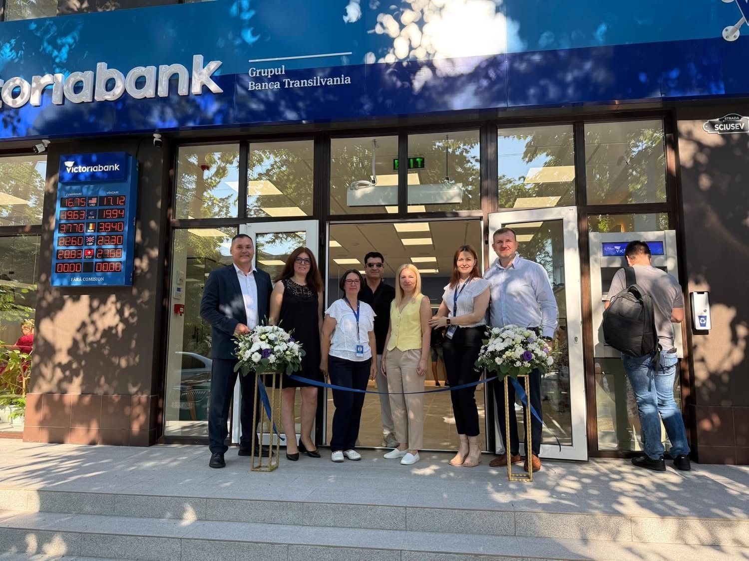 Victoriabank a redeschis două agenții: sedii modernizate la Rezina și ...